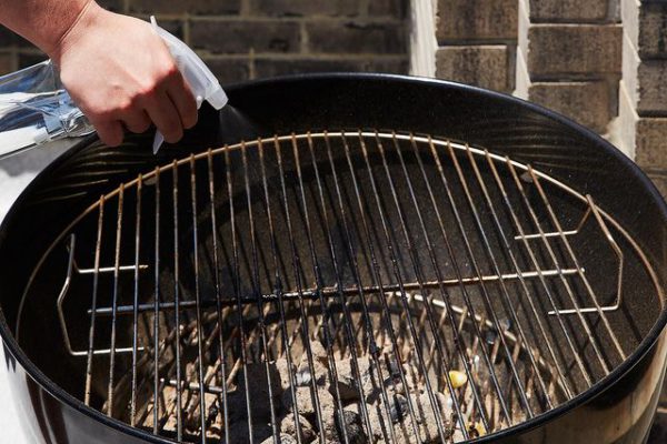 Here's how to properly shut down a grill