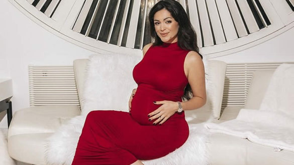 Pregnant Casey Batchelor says she's 'ready to pop' as Due Date is 'any ...